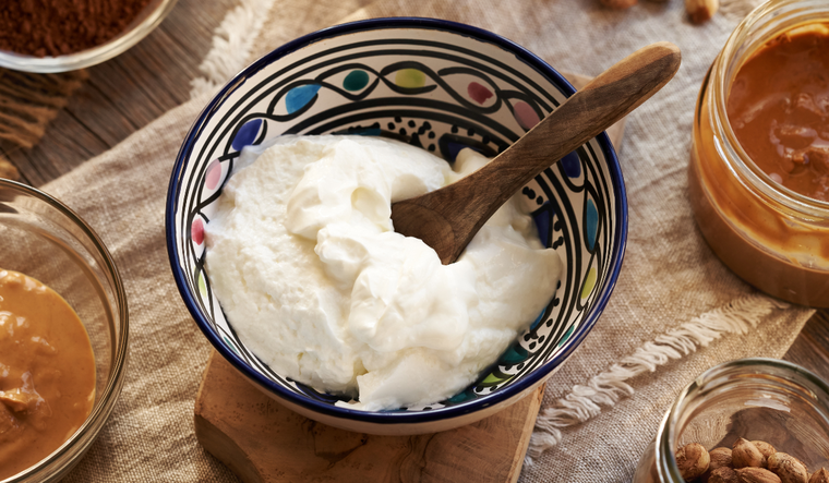 En este verano aprendé a preparar yogur griego sin azúcar ¡y sin máquinas!