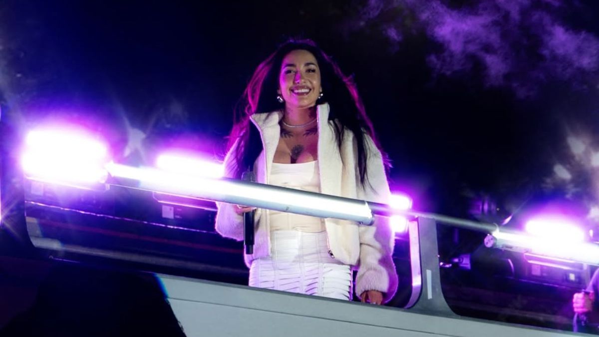 ¡Una genia total! María Becerra presentó su disco sobre un colectivo ...