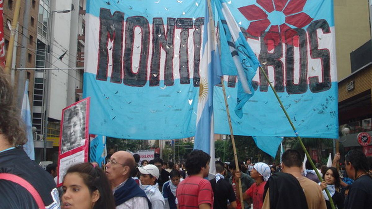 Montoneros y los extraños mensajes: Nos metemos con su familia