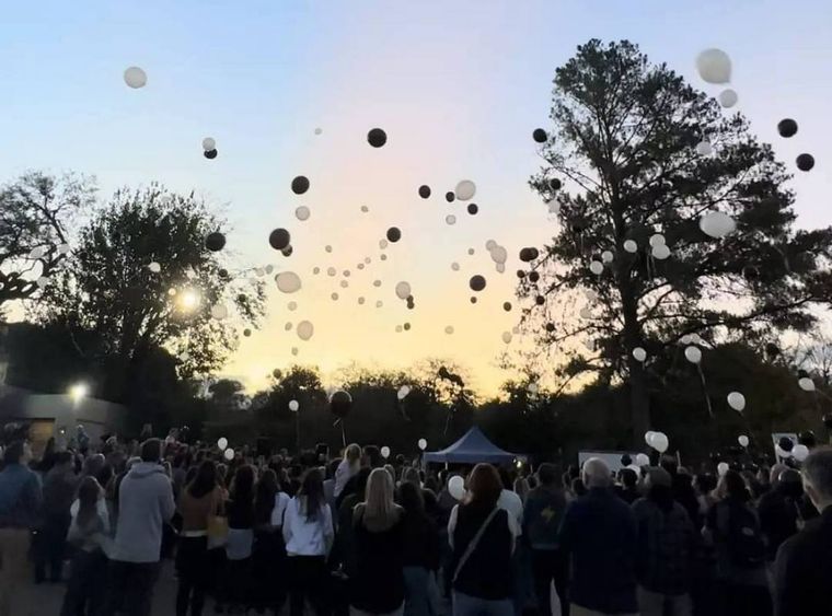 Con una suelta de globos dieron el último adiós a Benjamín Gamond