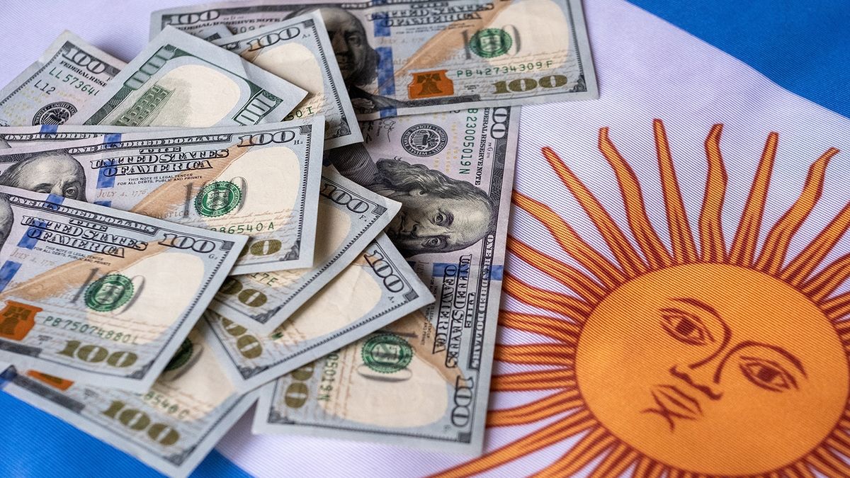 ¿Qué significa que baje el dólar blue y qué implica en nuestra economía?