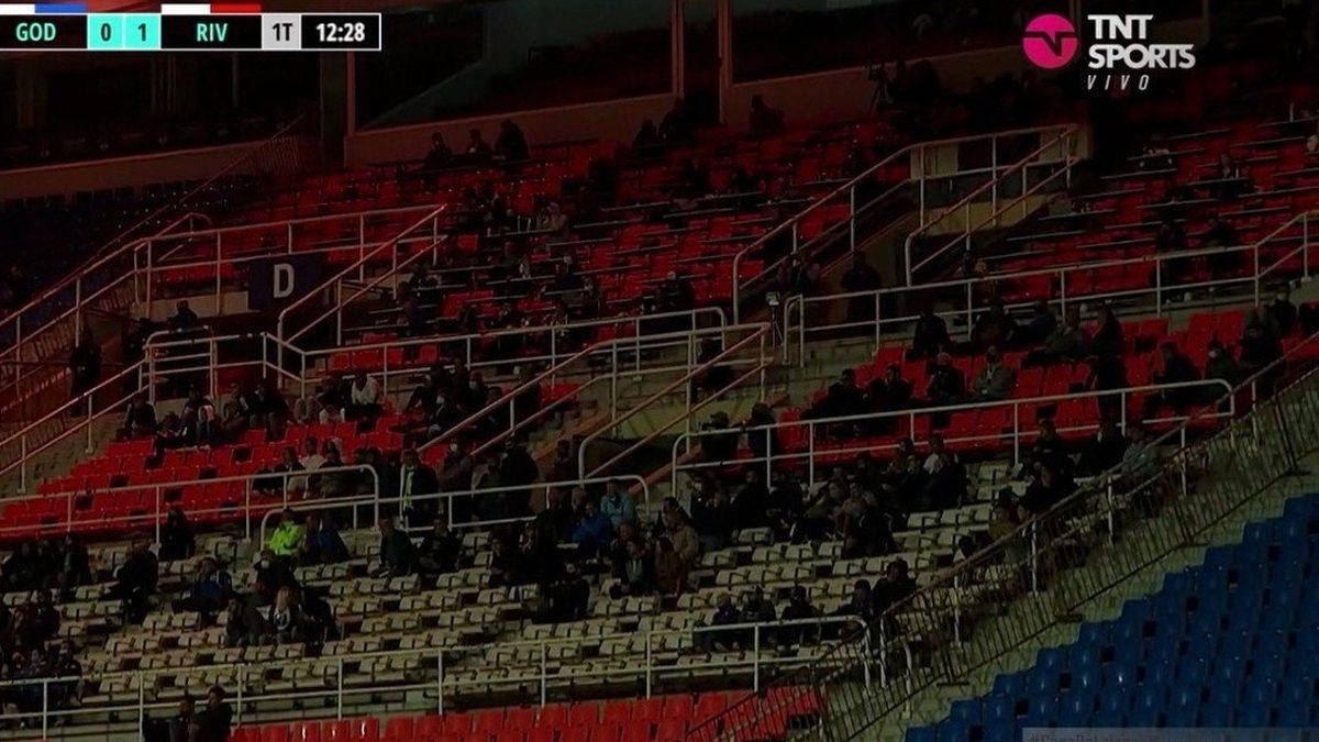 El caso de la tribuna VIP encendió el debate en el Senado