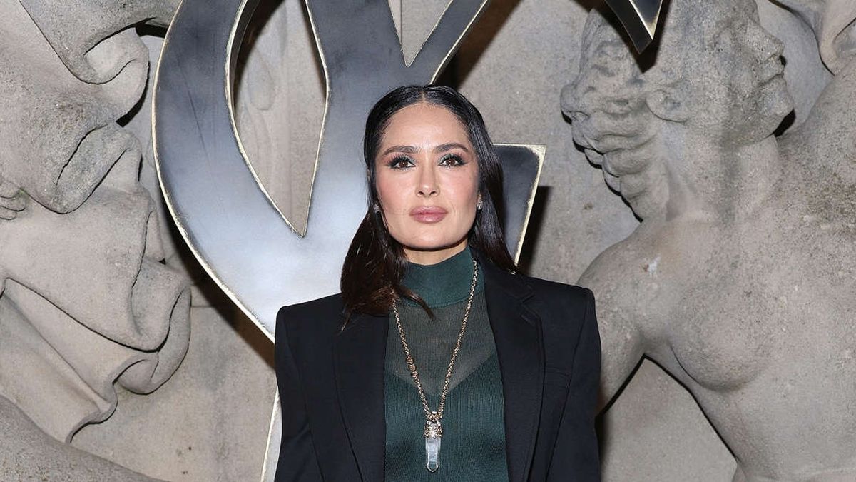 Salma Hayek destacó su excepcional figura con un increíble look ...