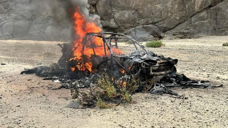 Salvaron sus vidas de milagro: un voraz incendio desintegró un auto en ...