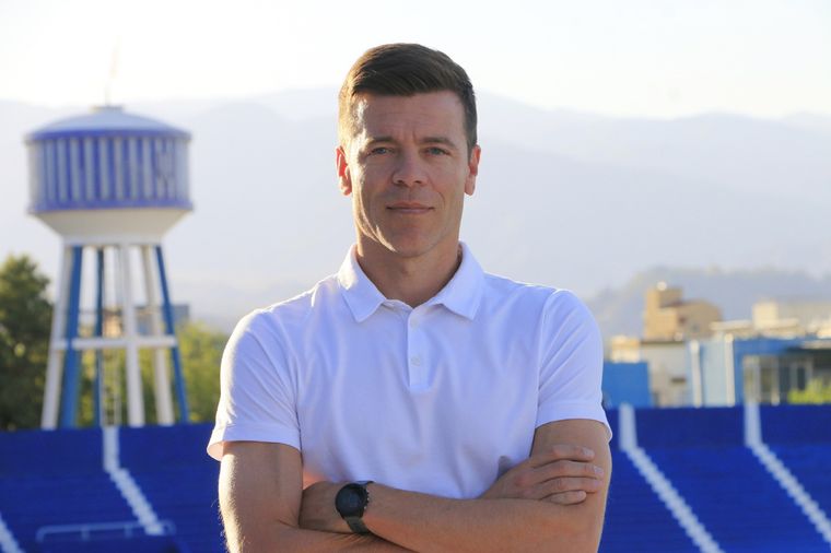 La esperanzadora frase de Esteban Solari en su presentación como nuevo ...