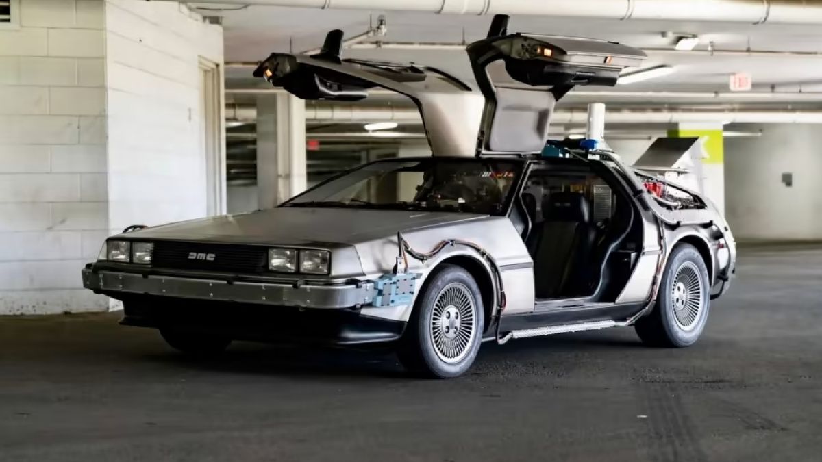 Un increíble DeLorean DMC-12 como el de Volver al Futuro 2 a subasta