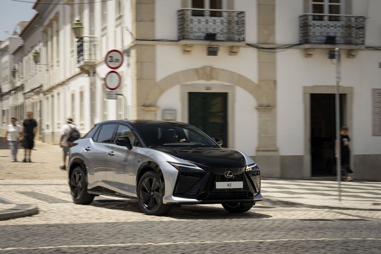 Lexus presenta su nuevo SUV eléctrico con hasta 408 HP y tracción 4x4