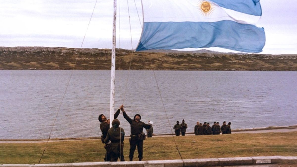 Cuando la bandera argentina volvió a flamear en las Islas Malvinas