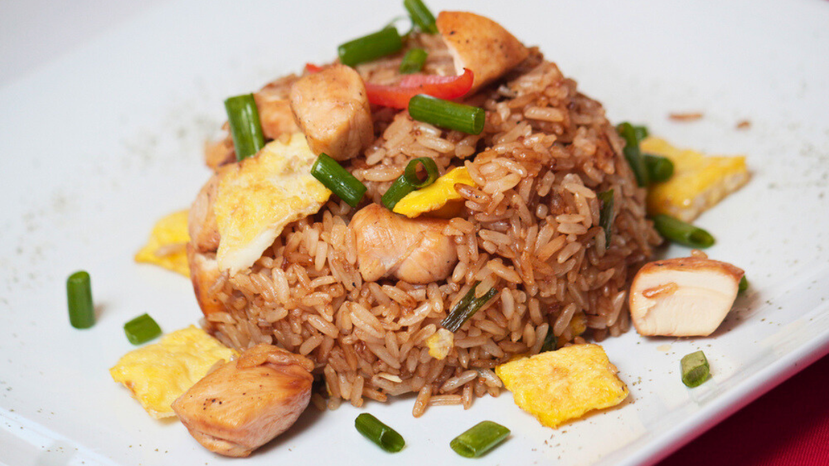 Prepara el mejor arroz chaufa peruano: historia, sabores y pasión