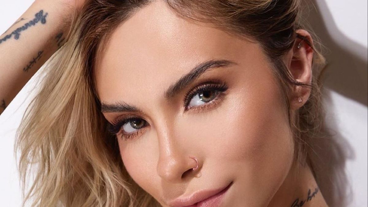 En una candente sesión fotográfica, Fer Moreno muestra su silueta al ...