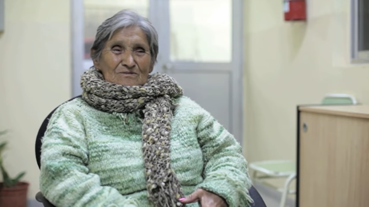 Olga: la alumna de 89 años que encuentra alegría en la costura