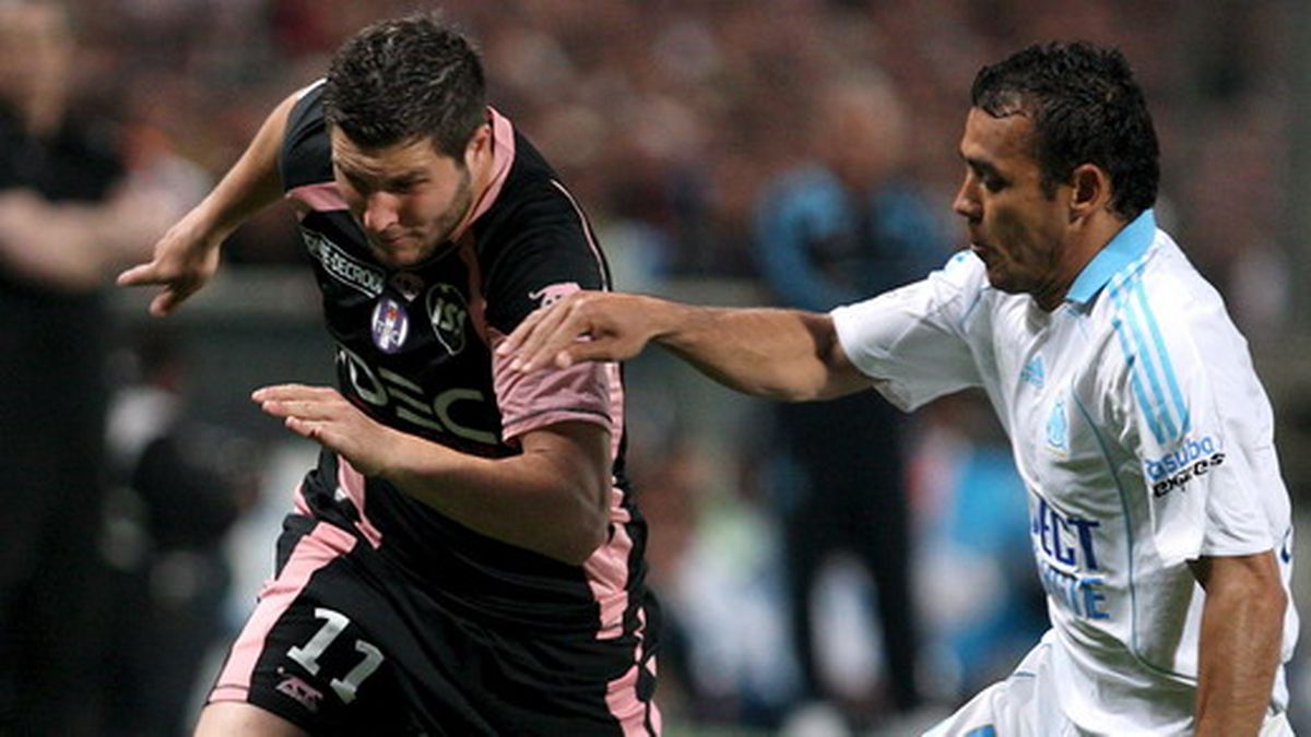 Olympique con Heinze y Lucho González empató y se alejó de la punta