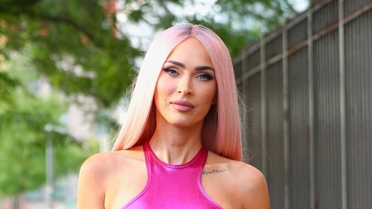 Megan Fox se une a la moda Barbie con estos atuendos rosados