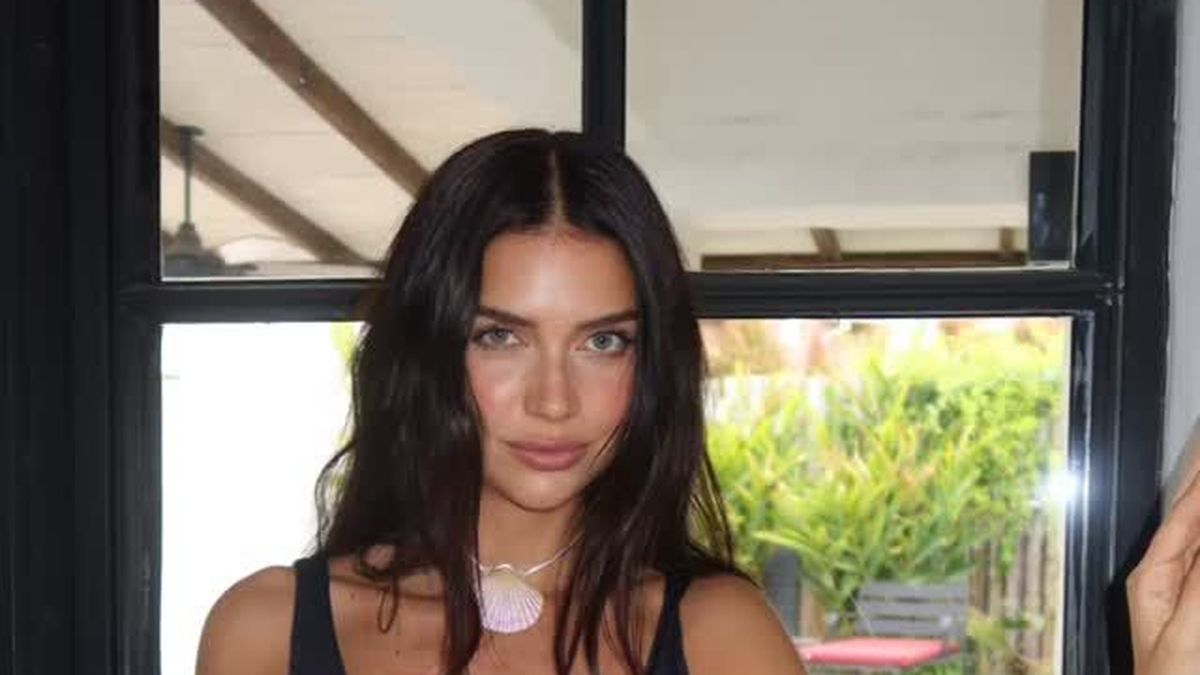 Zaira Nara dio la bienvenida al calor con una malla total black que es ...