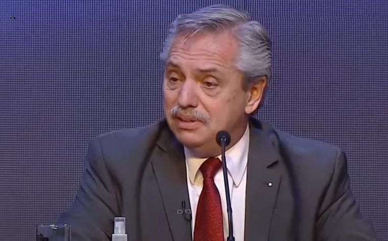 Garganta profunda: los mejores memes del insólito furcio de Alberto ...