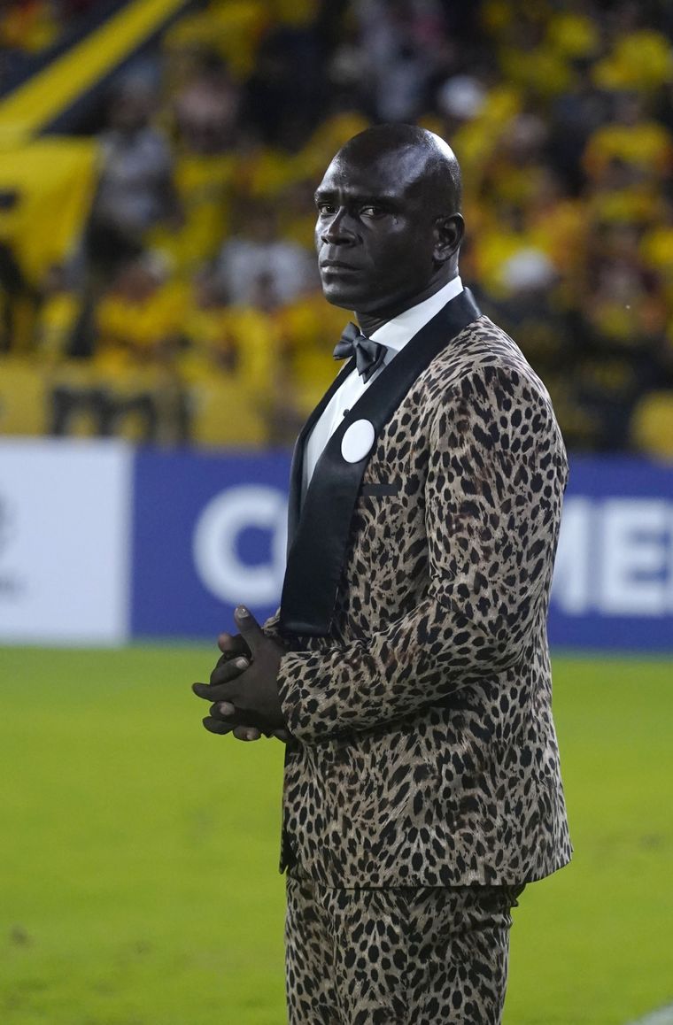 Los mejores memes del look de Segundo Castillo, DT de Barcelona ...