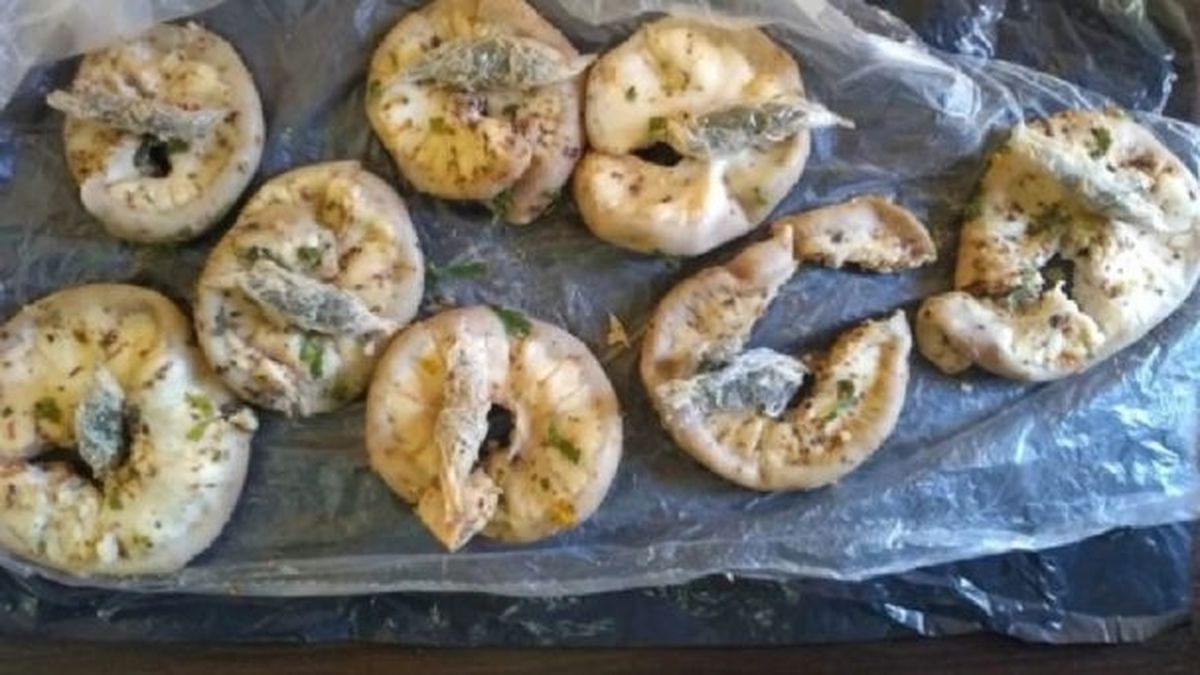 Traficaban droga dentro de chinchulines y un pollo