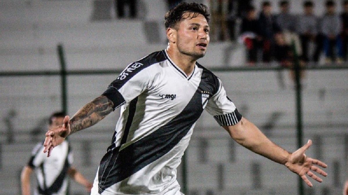 A los 37 años, Mauro Zárate tomó la decisión de retirarse del fútbol ...