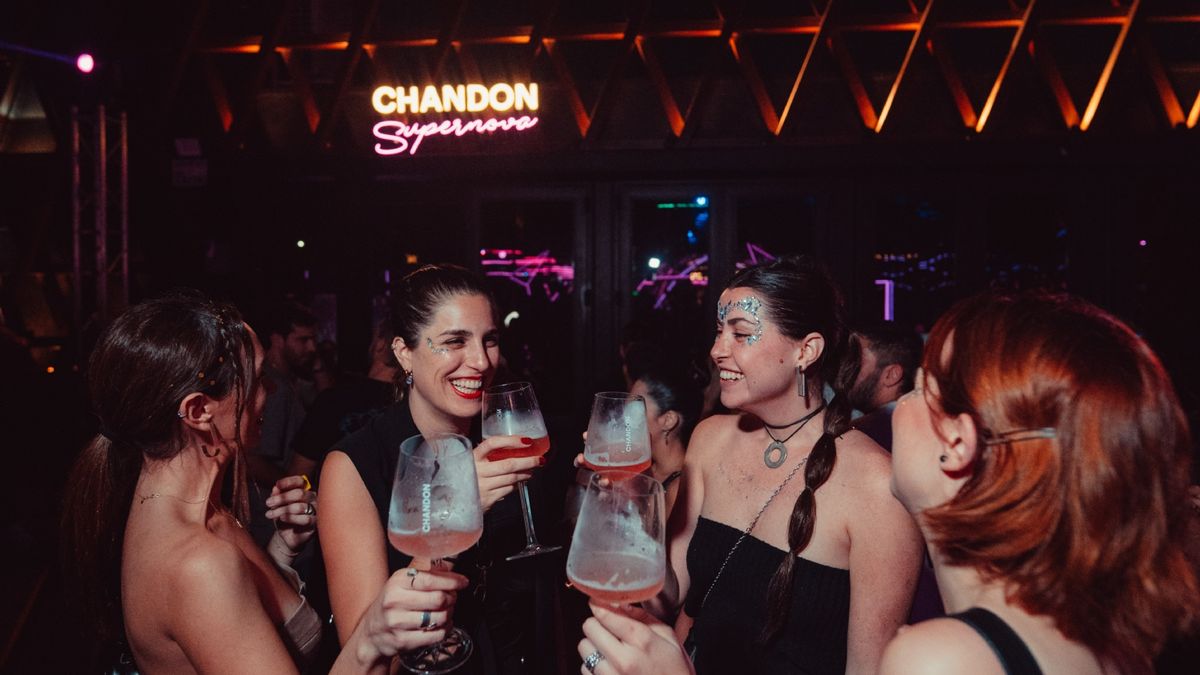 Supernova, una party increíble con burbujas, famosos y el mejor ambient