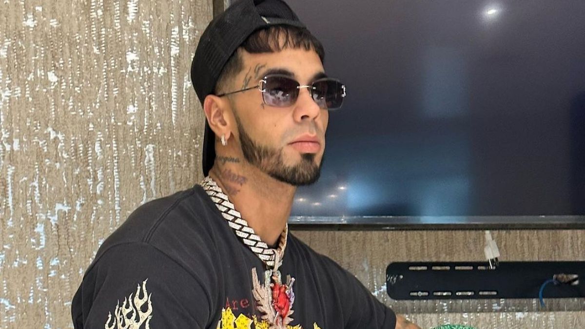 Critican a Anuel AA por darle el mismo regalo sorpresa a su novia Laury ...