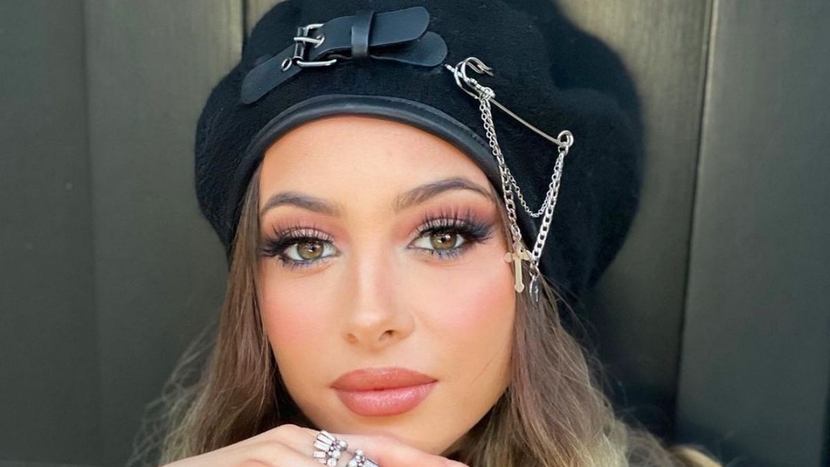 Marla Solis mostró su figura con entallado vestido