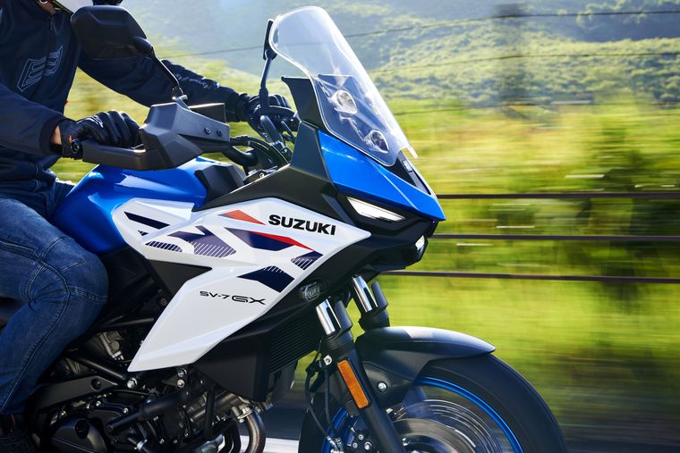 Suzuki presenta una nueva moto: así es la SV-7GX