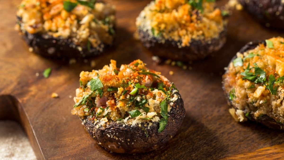 Prepara unos deliciosos hongos portobello rellenos en minutos