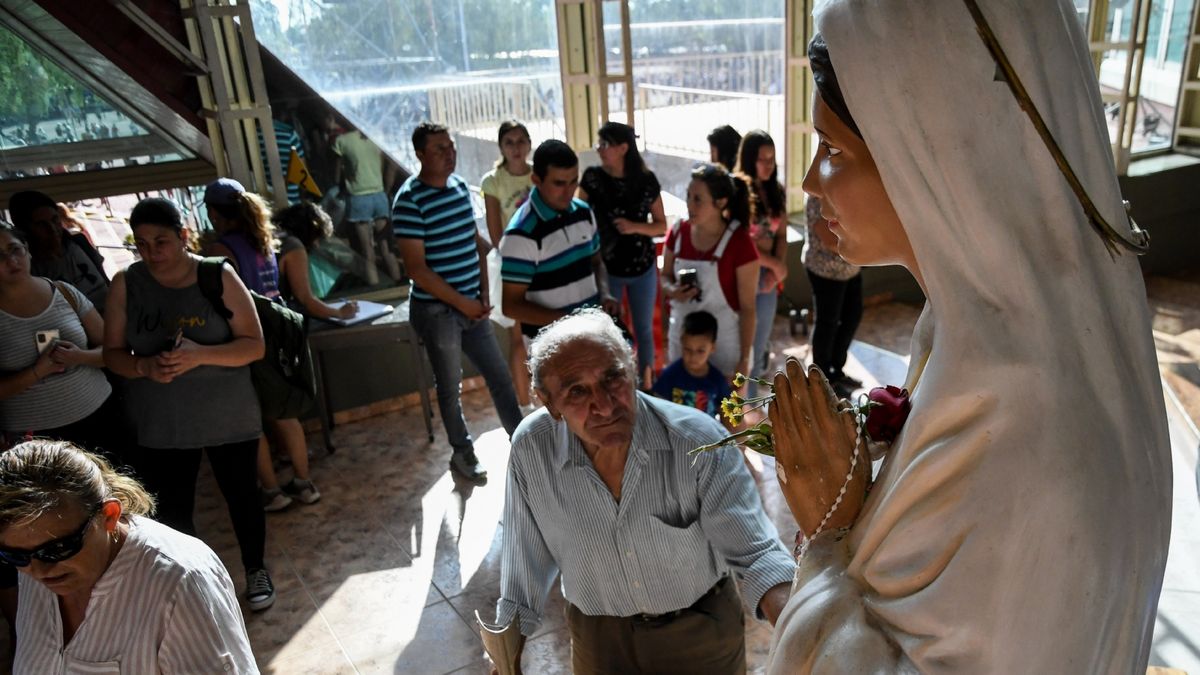 En fotos: así se vive el conmovedor aniversario de la Virgen de Lourdes ...