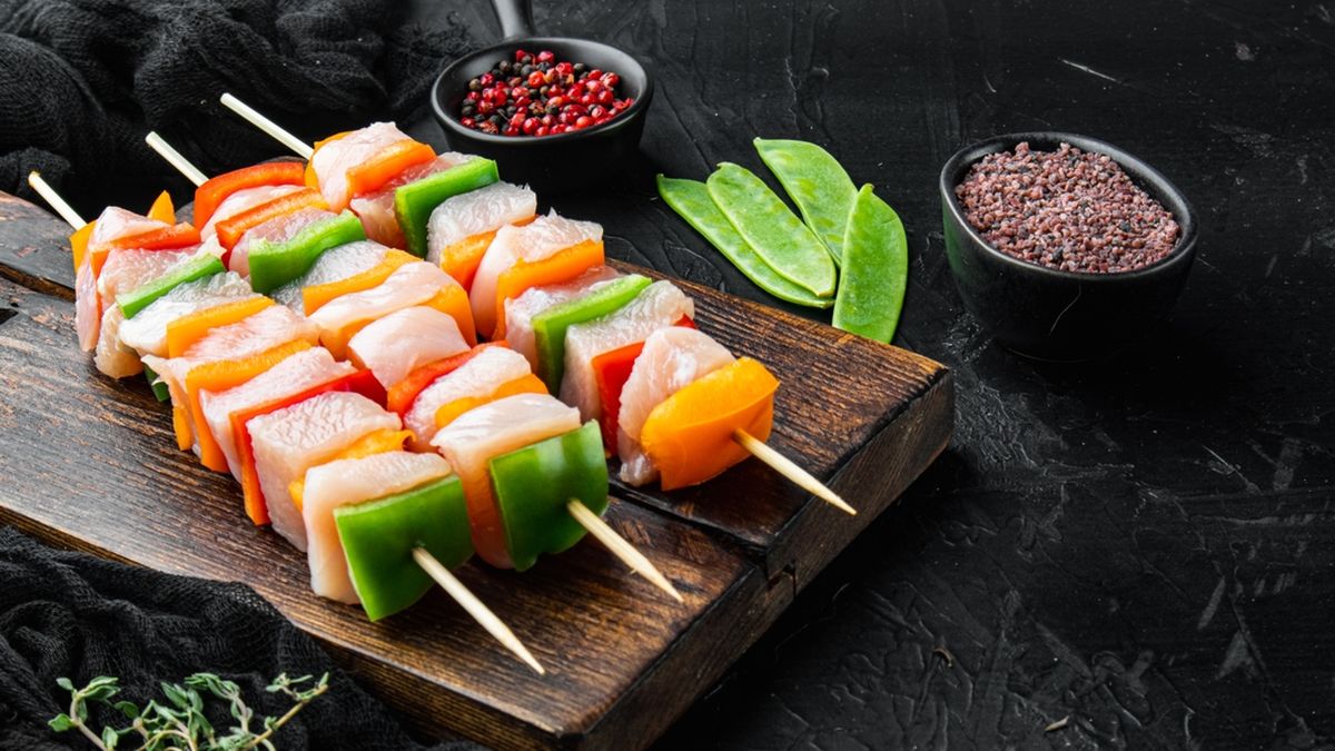 Para hacer a la parrilla: pinchos de pollo con 4 ingredientes