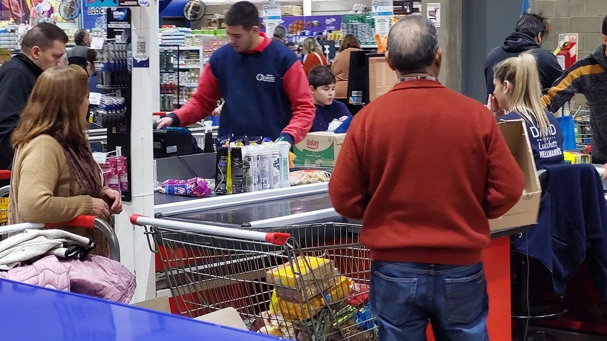 Canasta básica: una familia necesita $851.351 para no ser pobre en la Argentina