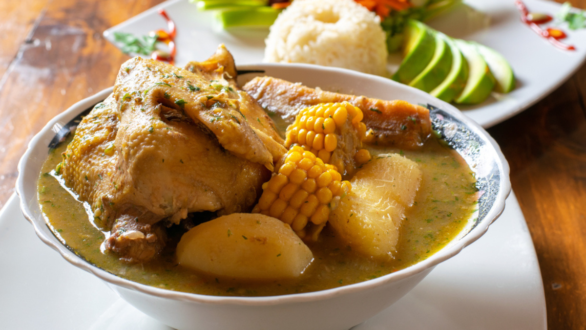 Receta tradicional de sancocho de gallina: el sabor de la cocina latina