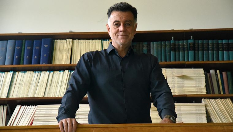 Walter Manucha: cómo vive un científico, la política y su mirada del ...