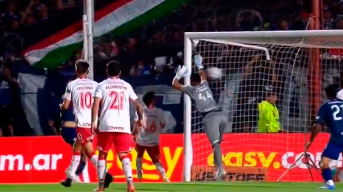 Los lapidarios memes del error de Chiquito Romero en el gol de Arce ...