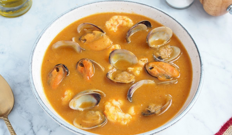 Sopa de mariscos tradicional: la receta costera que conquista paladares