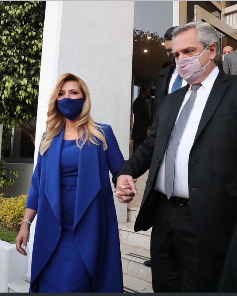 Extraño furor en México por el vestido azul de Fabiola Yáñez