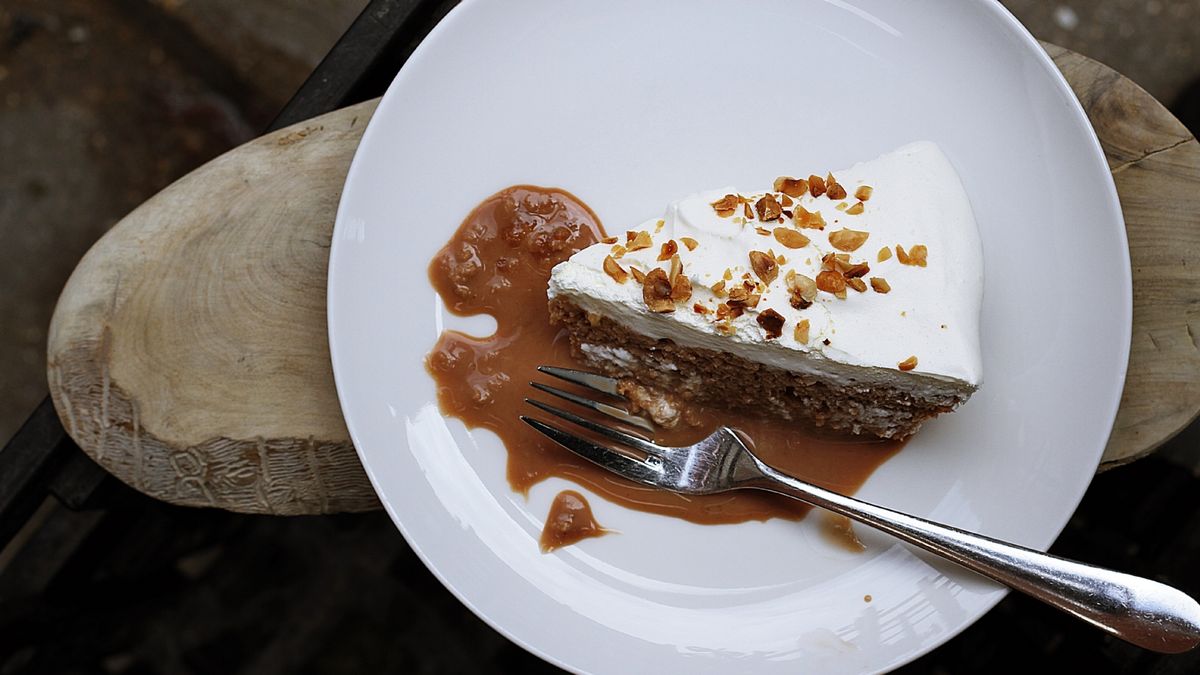Novedoso postre: prepara una exquisita tarta de caramelo y chocolate ...
