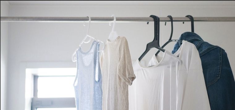 La nueva tendencia para colgar la ropa: adiós a las molestas marcas de ...