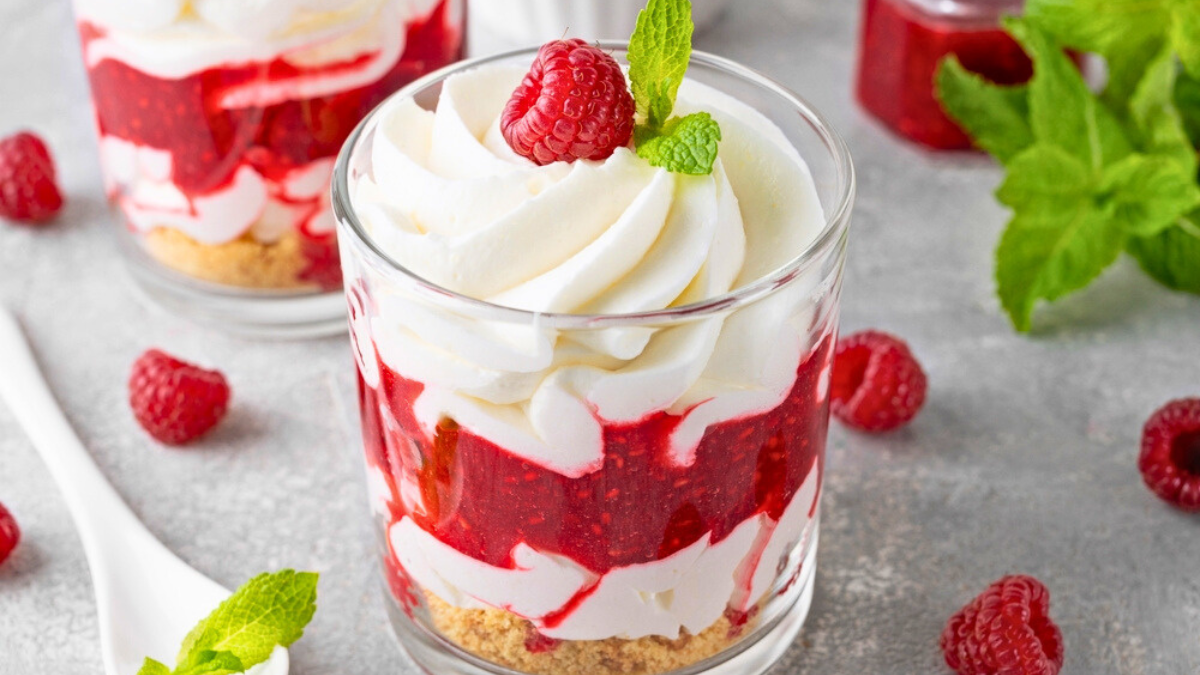 Receta fácil de trifle de frutas y crema: postre clásico en capas