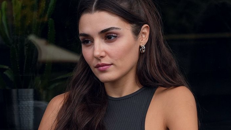 Al rojo vivo, Hande Erçel presumió uno de sus looks más infartantes con ...