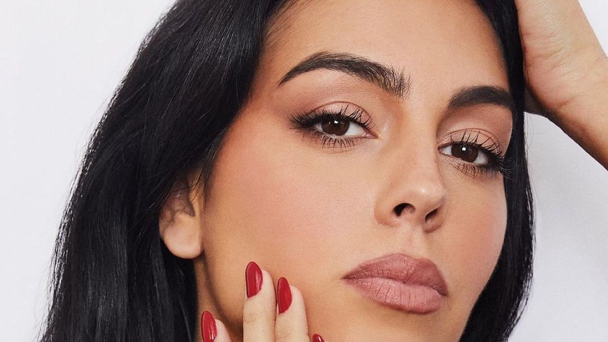 Georgina Rodríguez enciende las redes con un bikini ceñido y revelador