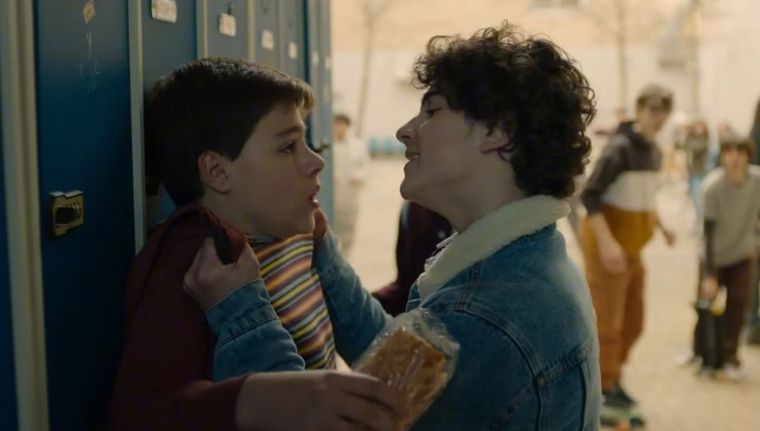 Invisible: la increíble serie que pone voz al silencio del acoso ...