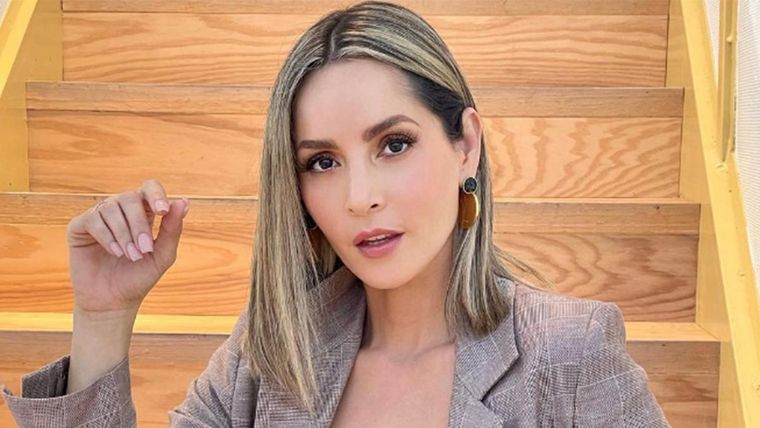 Carmen Villalobos sacude las redes con un sensual crop top transparente