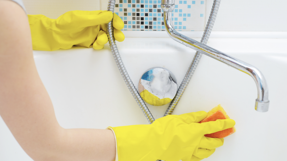 El truco infalible para dejar la bañera impecable