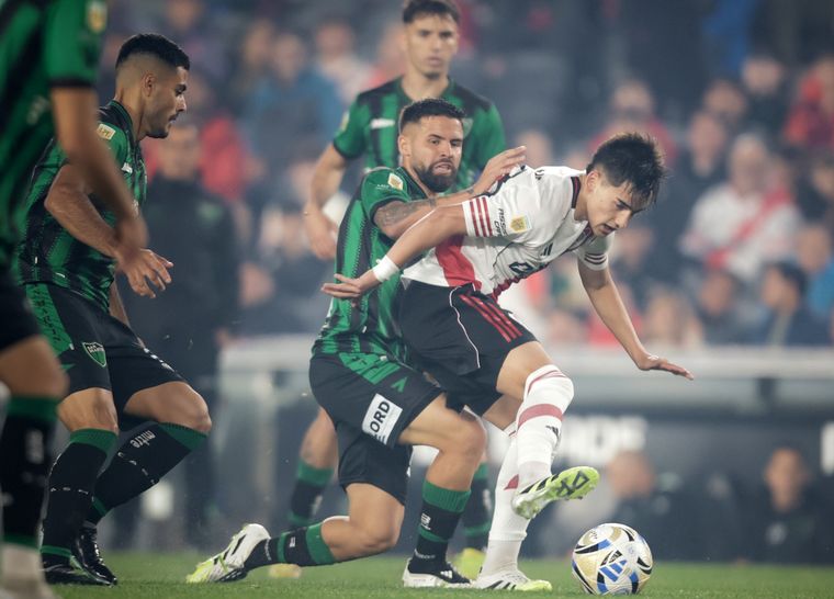 Con goles de Lencina y Salas, River derrotó 2-0 a San Martín de San ...