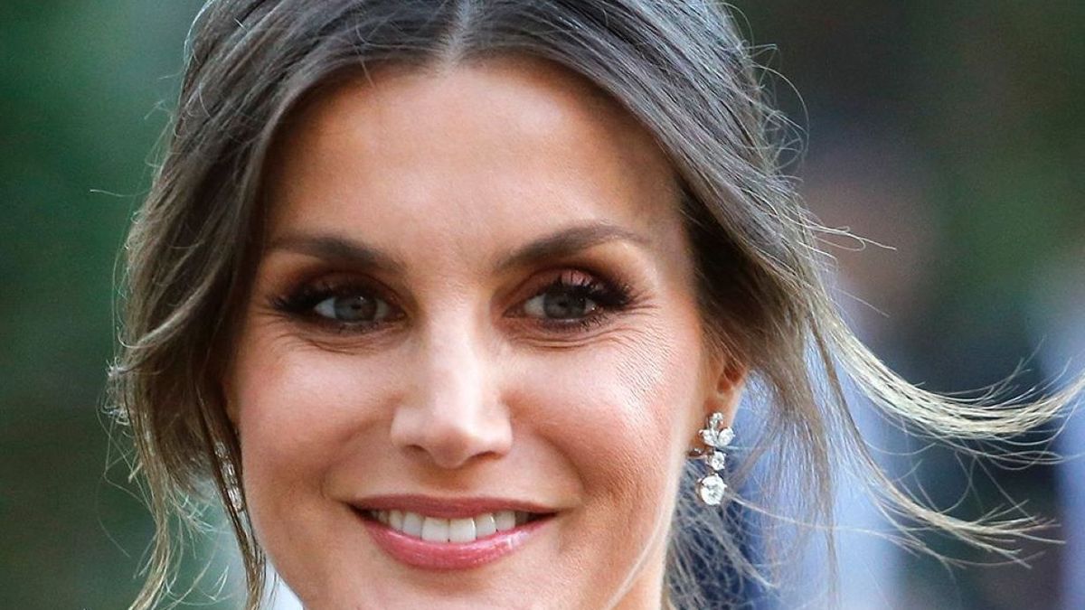 El vestido de la Reina Letizia que repite por séptima vez y enamora a todos