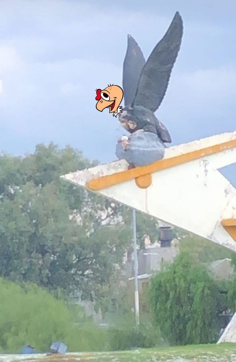 Al mal tiempo, buen humor: los memes por la destrucción de El Cóndor