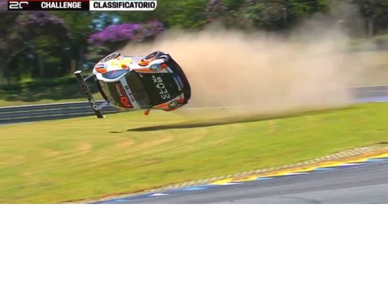 Impactante accidente en la Porsche Cup de Brasil: ¡el piloto salió del ...