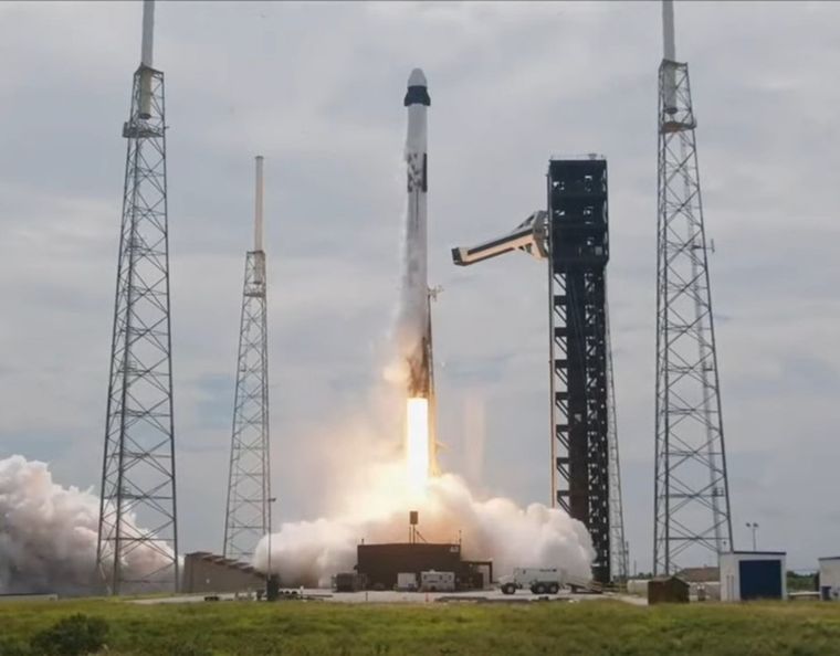 Video: así despegó la misión de SpaceX, que va al rescate de los astronautas atrapados en el espacio