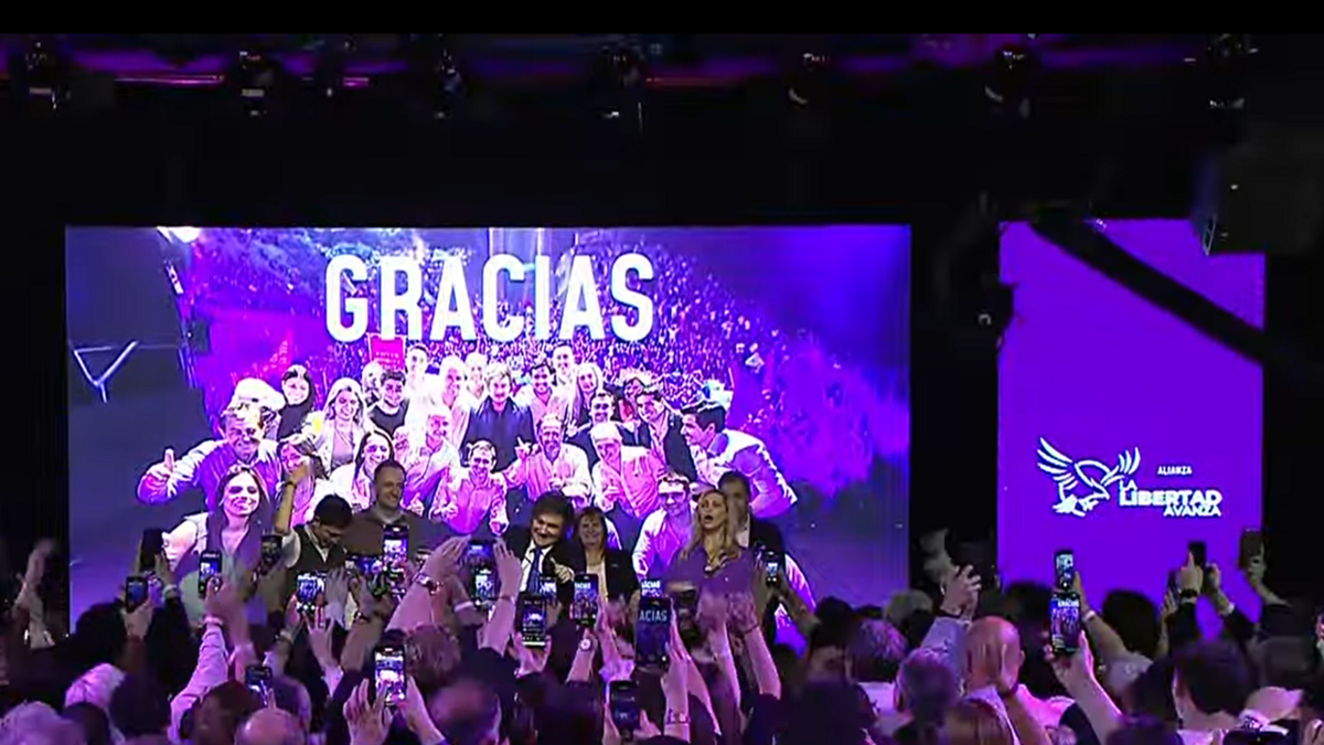 Javier Milei tras la contundente victoria: Hoy comienza la construcción ...