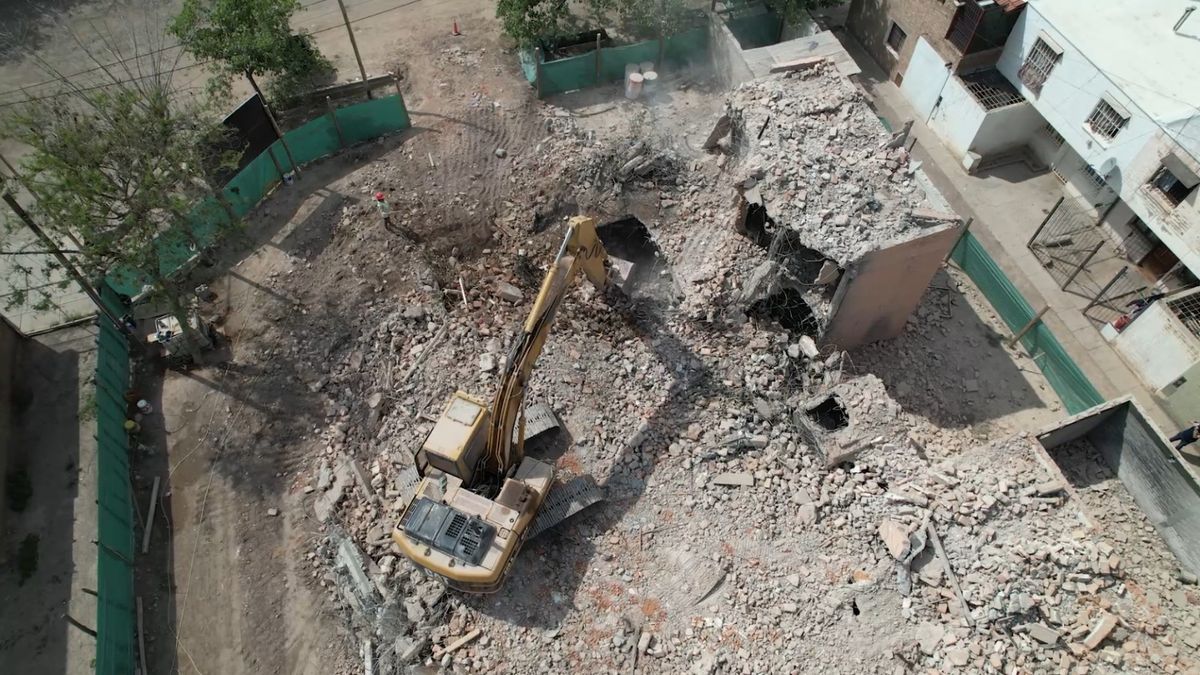 Demolieron un edificio del IPV en el que hubo una explosión hace 8 años en Guaymallén